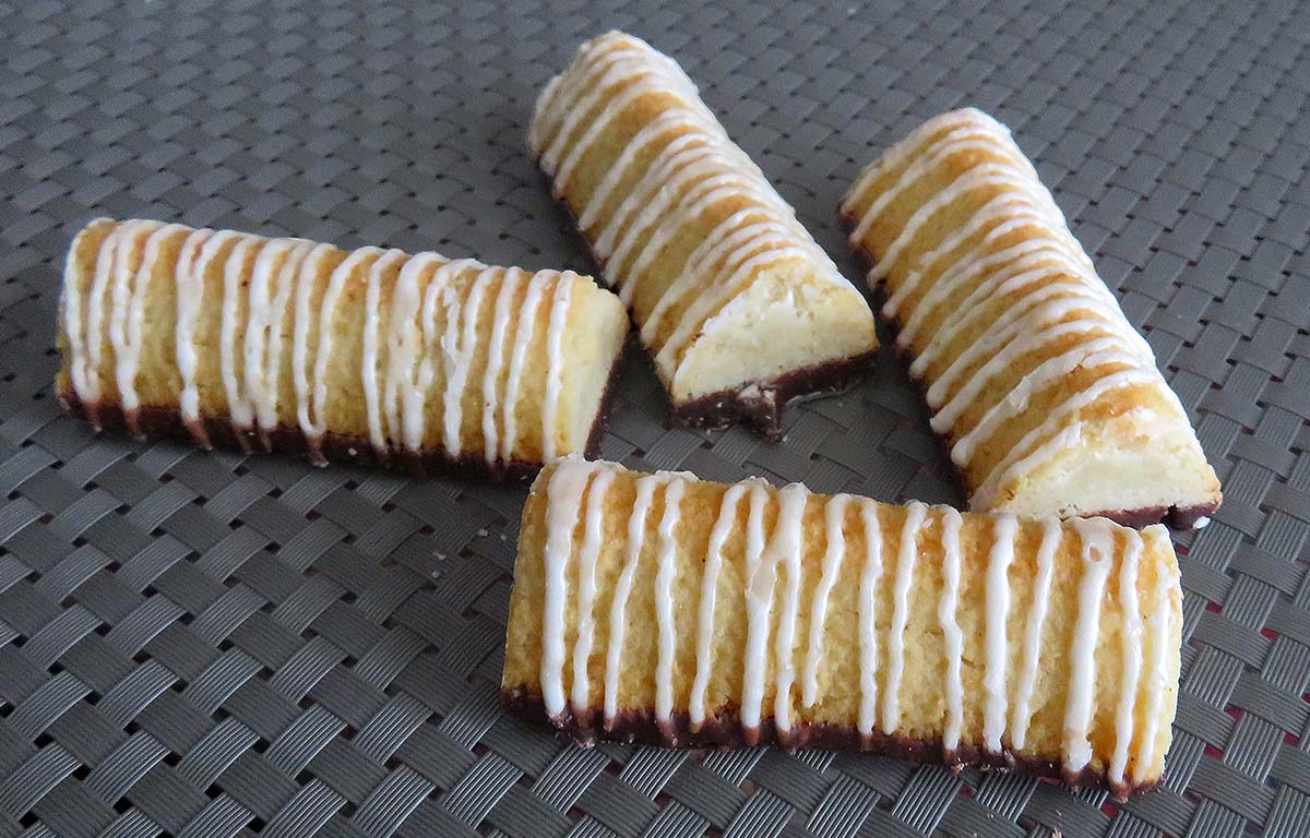 Kake Kage Caca Caga... Cake – Moving with Mitchell