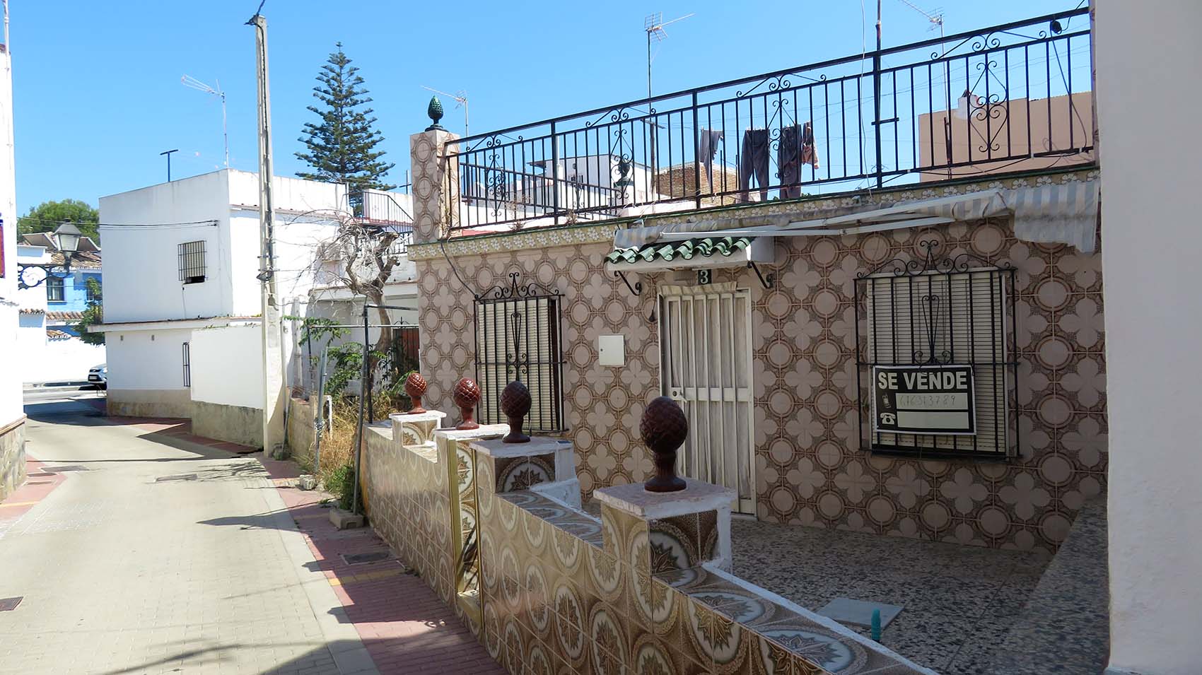 Juan way or another / Calles de Juan – Moving with Mitchell