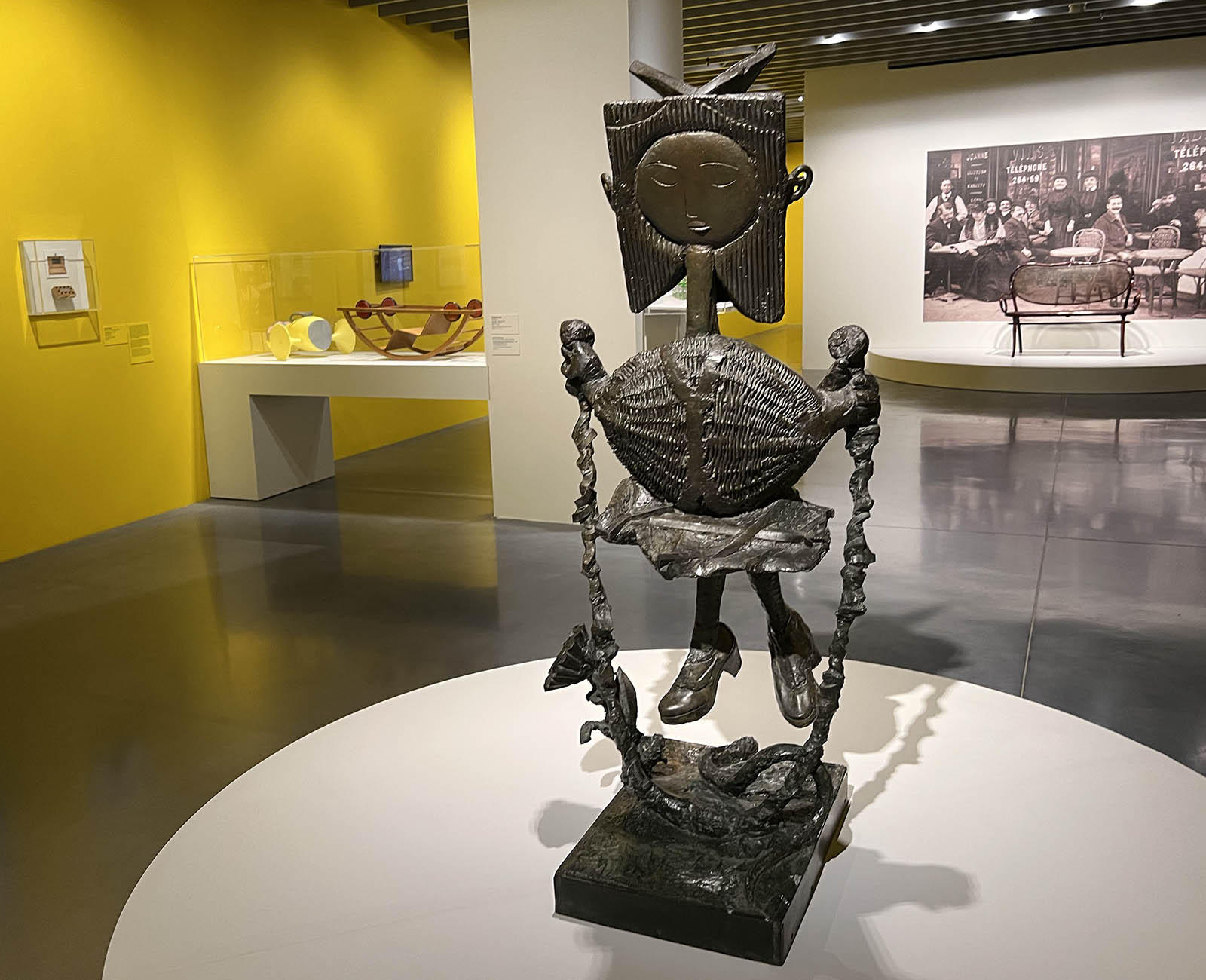 Parleyvoo Pompidou – Moving with Mitchell