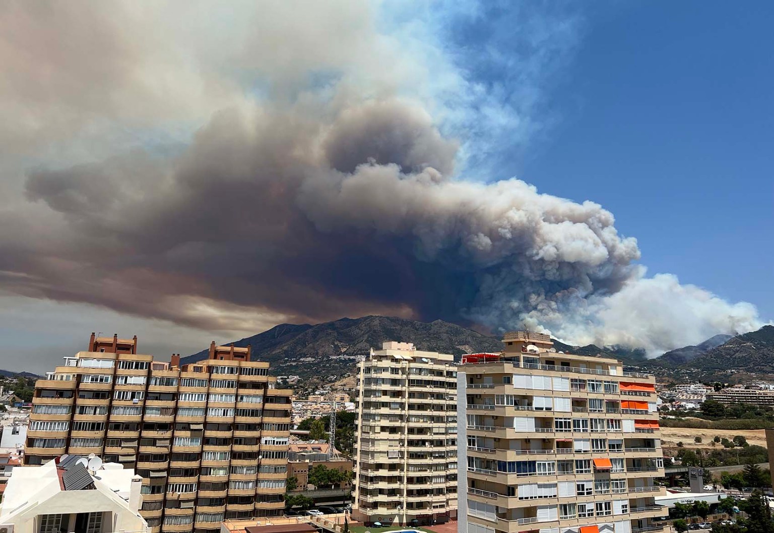 Where there’s smoke / Donde hay humo – Moving with Mitchell