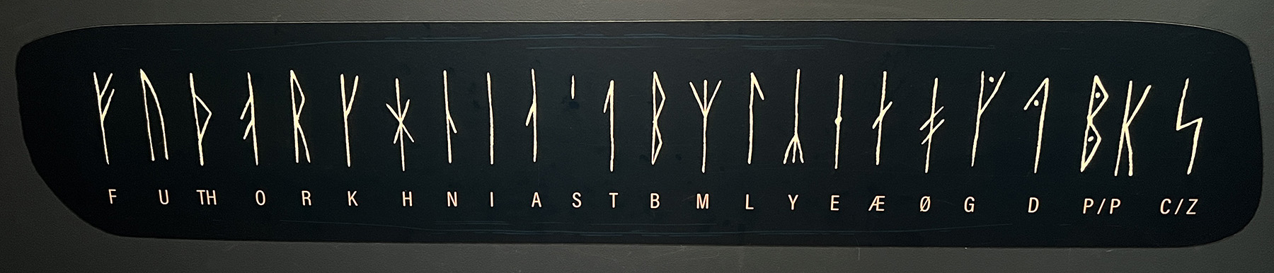 Life among the runes / La vida entre las runas – Moving with Mitchell