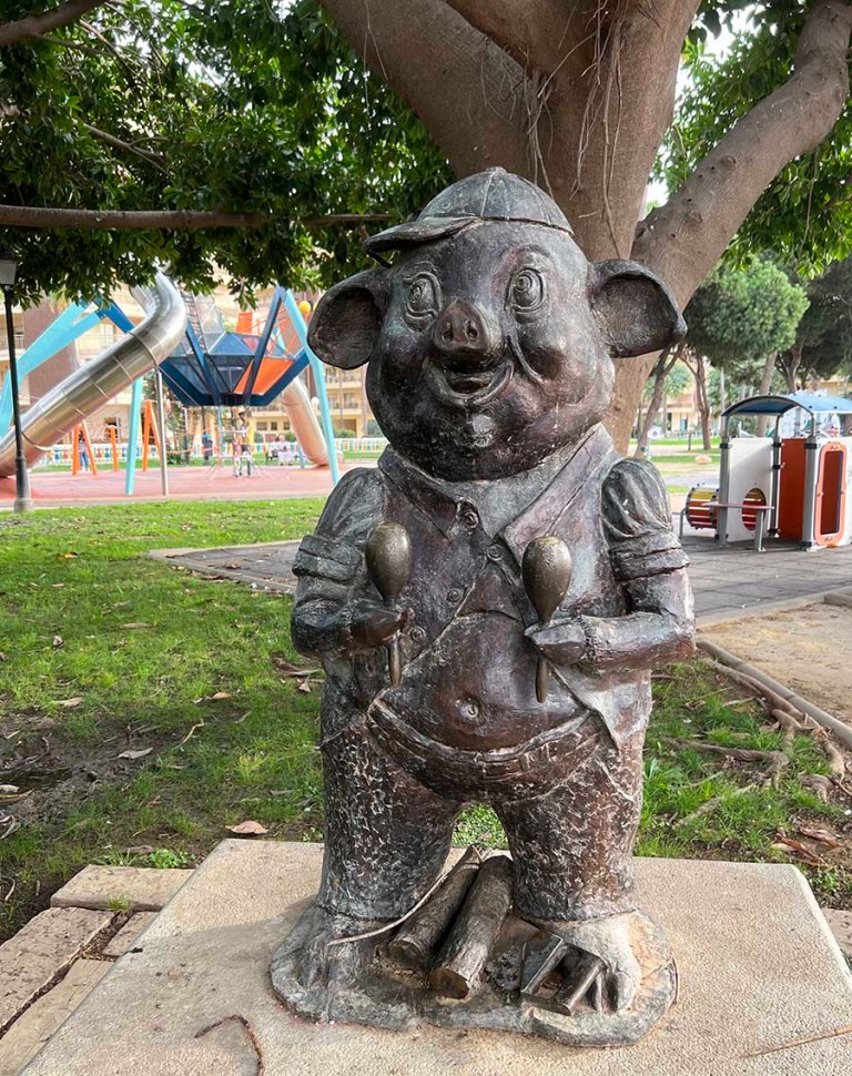 Puss, Pig, Red, Rat / Gatito, Cerdito, Roja, Rata – Moving with Mitchell
