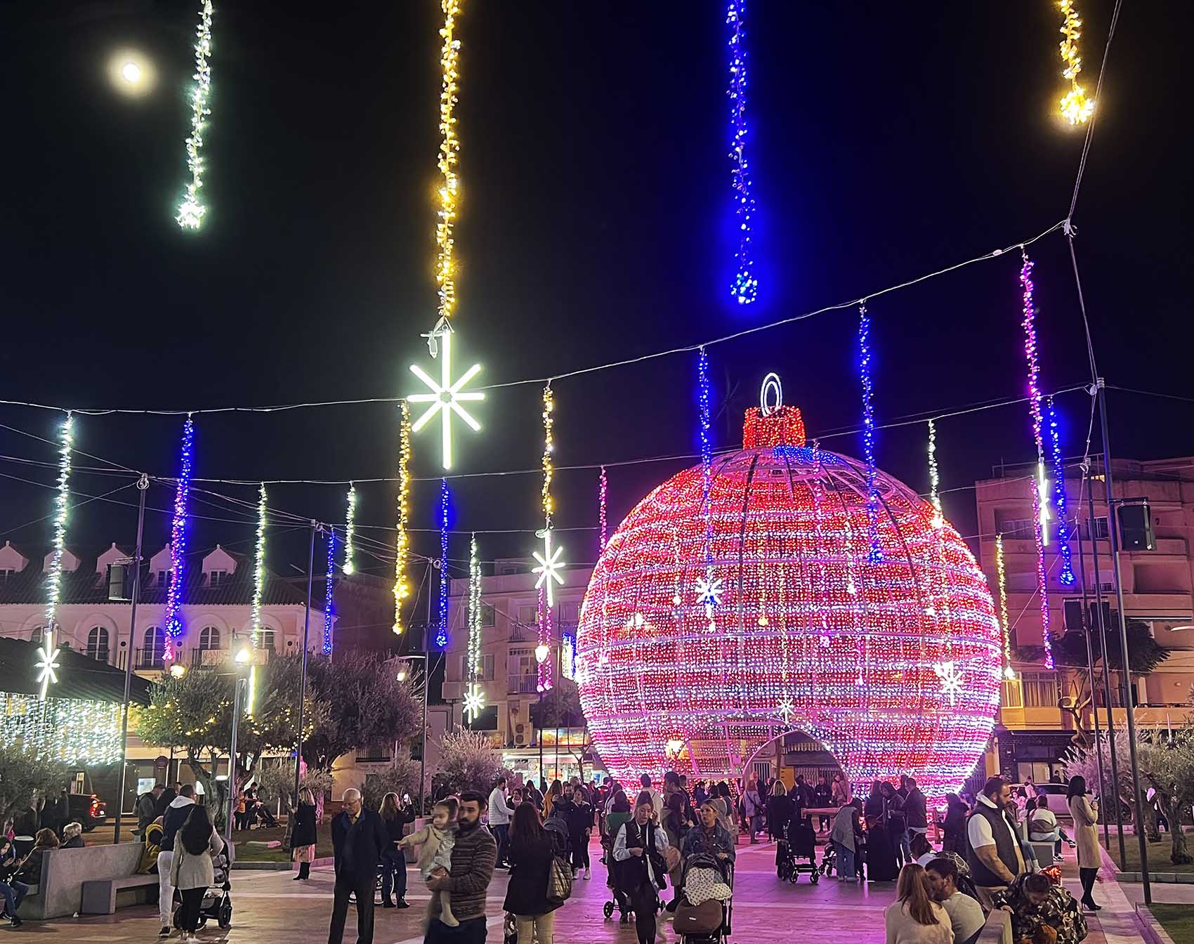 One big ball / Una pelota grande – Moving with Mitchell