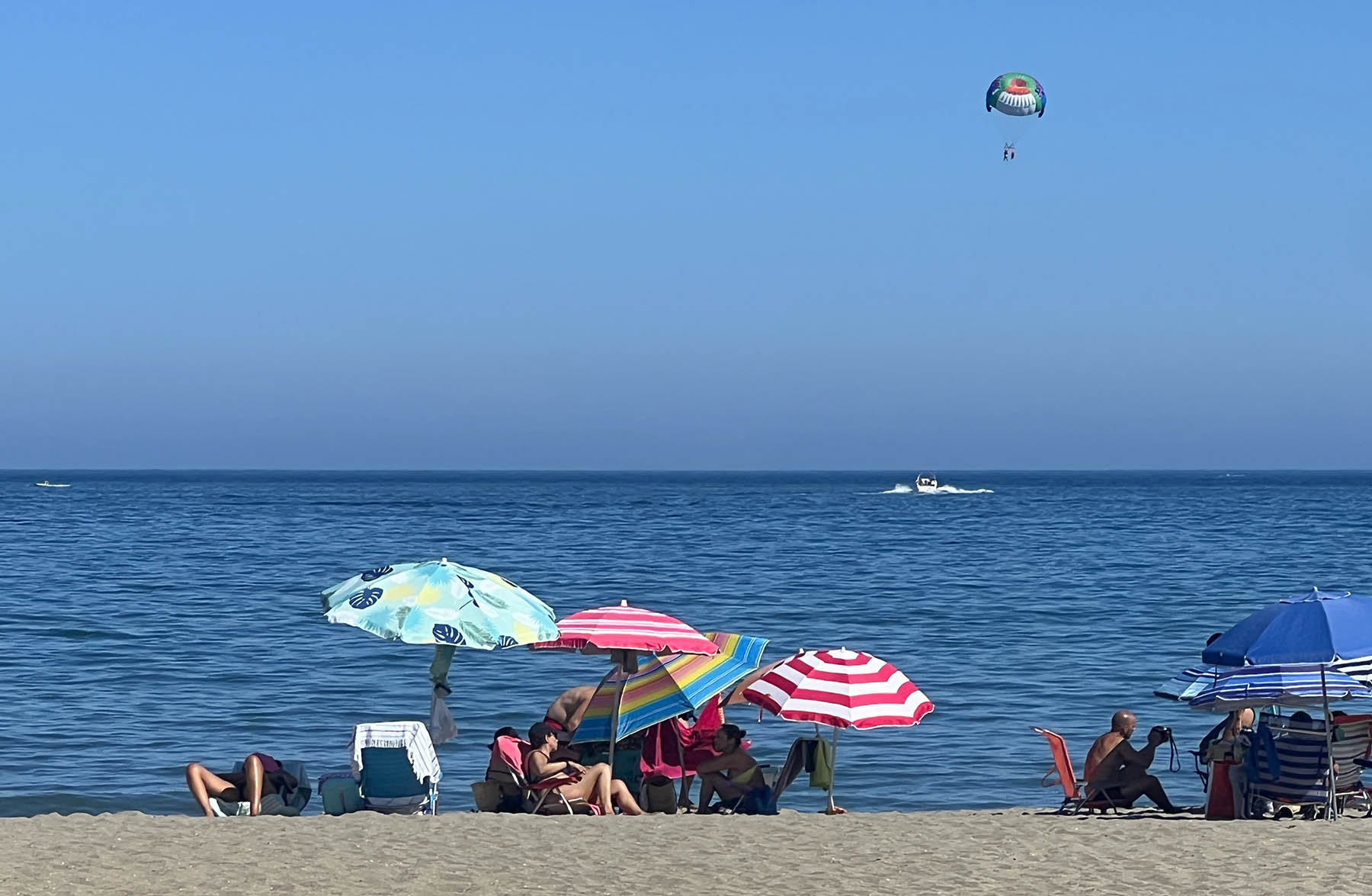 It’s hot and it’s monotonous / Hace calor y es monótono – Moving with ...