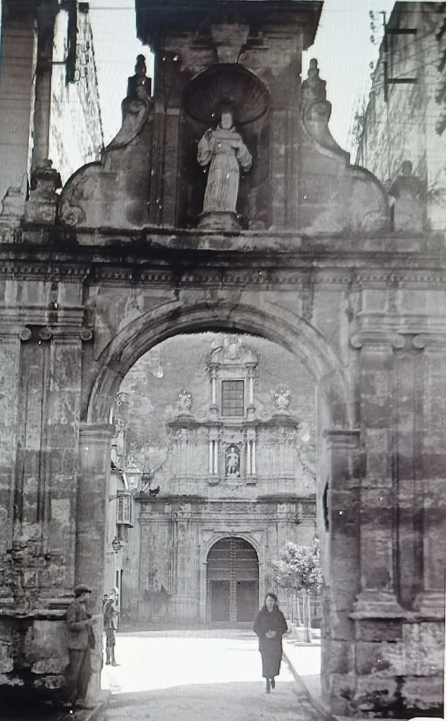 Who dropped the orb? / ¿Quién dejó caer el orbe? – Moving with Mitchell